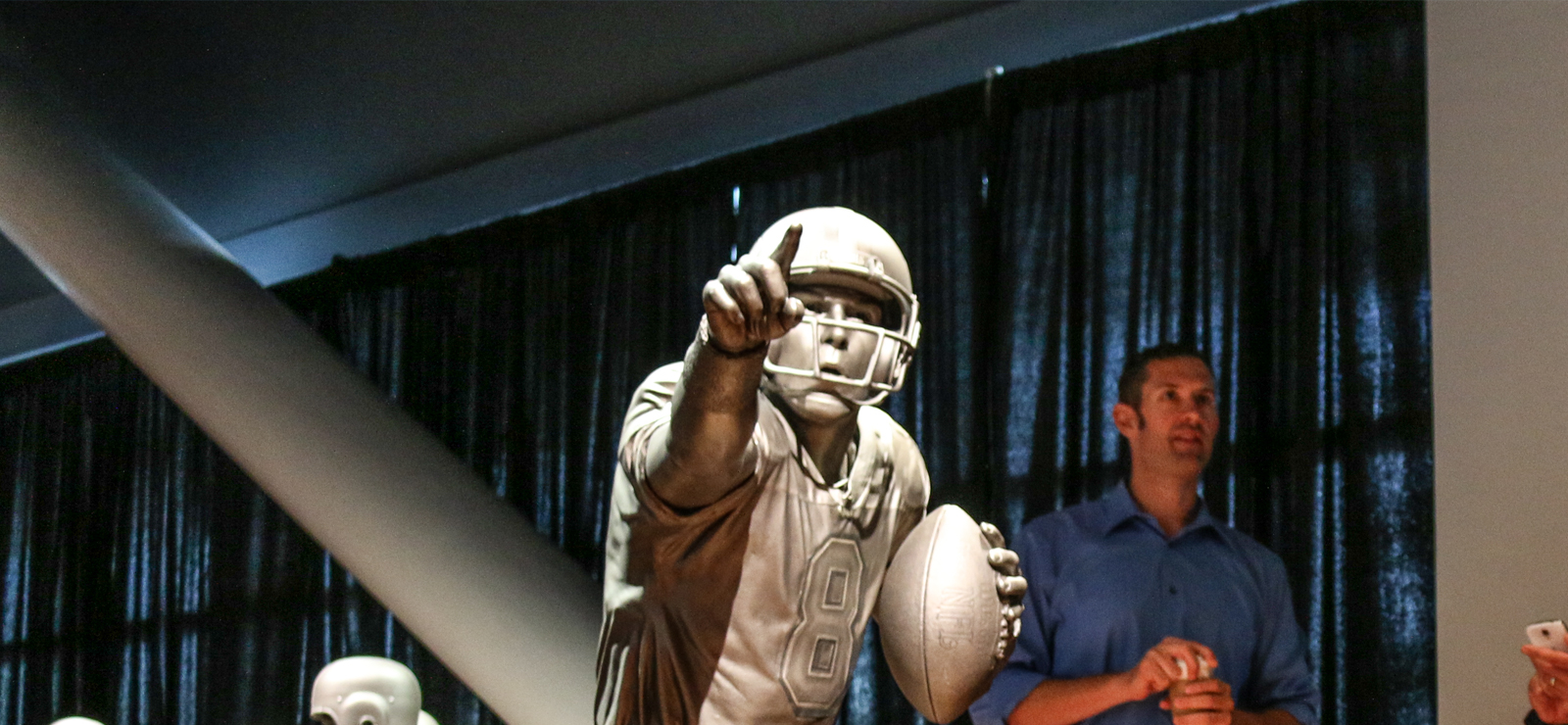 49ers Hall of Famers Meet Their Museum Statues - Levi's® Stadium
